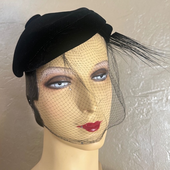 DUBY HATS | Accessories | Fascinating 95s Velour Cap With Full Veil ...